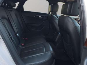 White Audi A6 2016 in Vilnius, with an engine capacity of 3.00 L and mileage of 184 thousand km for 15999 €, photo 11 on AUTOMOTO.COM.LV