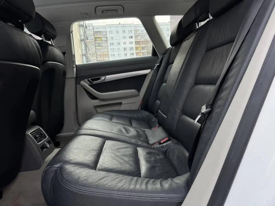 White Audi A6 2009 in Riga, with an engine capacity of 3.00 L and mileage of 313 thousand km for 6990 €, photo 7 on AUTOMOTO.COM.LV