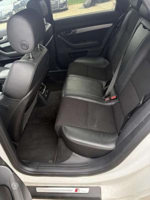 White Audi A6 2009 in Vilnius, with an engine capacity of 2.97 L and mileage of 318 thousand km for 5650 €, photo 7 on AUTOMOTO.COM.LV