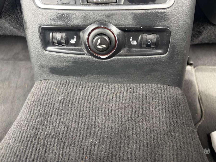 White Audi A6 2009 in Vilnius, with an engine capacity of 2.97 L and mileage of 318 thousand km for 5650 €, photo 8 on AUTOMOTO.COM.LV