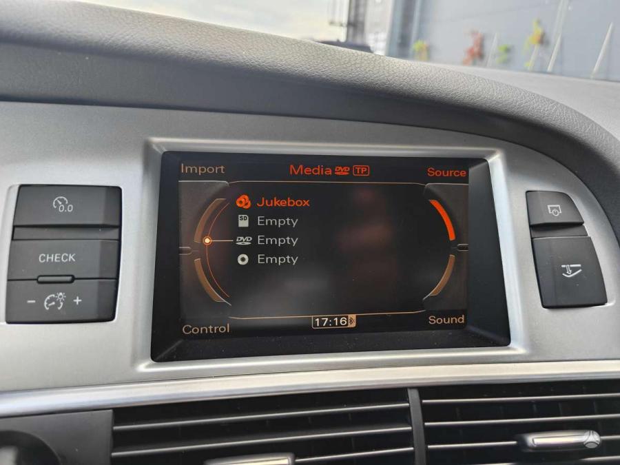 White Audi A6 2009 in Vilnius, with an engine capacity of 2.97 L and mileage of 291 thousand km for 6350 €, photo 30 on AUTOMOTO.COM.LV