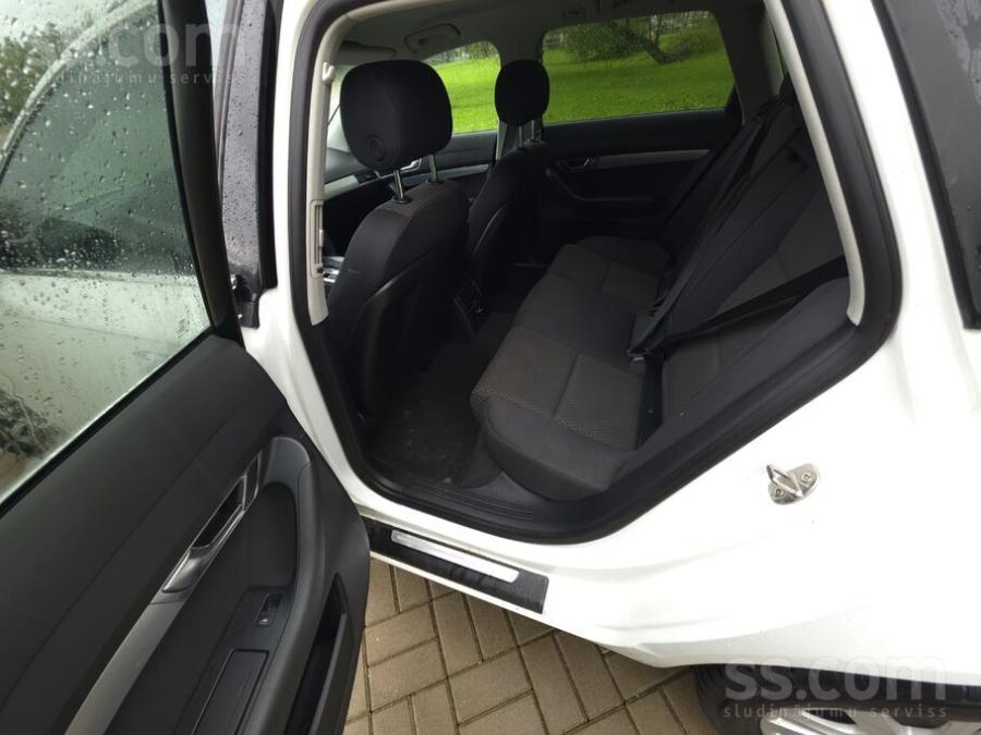 White Audi A6 2010 in Jelgava, with an engine capacity of 2.70 L and mileage of 294 thousand km for 4580 €, photo 7 on AUTOMOTO.COM.LV