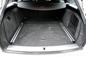 White Audi A6 2010 in Riga, with an engine capacity of 2.70 L and mileage of 306 thousand km for 6990 €, photo 8 on AUTOMOTO.COM.LV