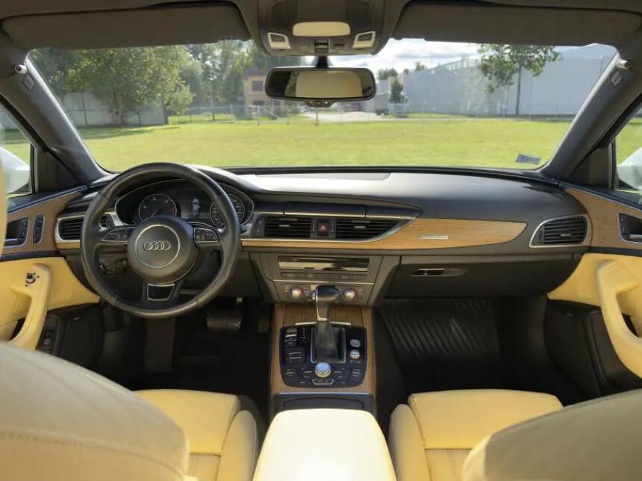 White Audi A6 2012 in Riga, with an engine capacity of 3.00 L and mileage of 338 thousand km for 9150 €, photo 12 on AUTOMOTO.COM.LV