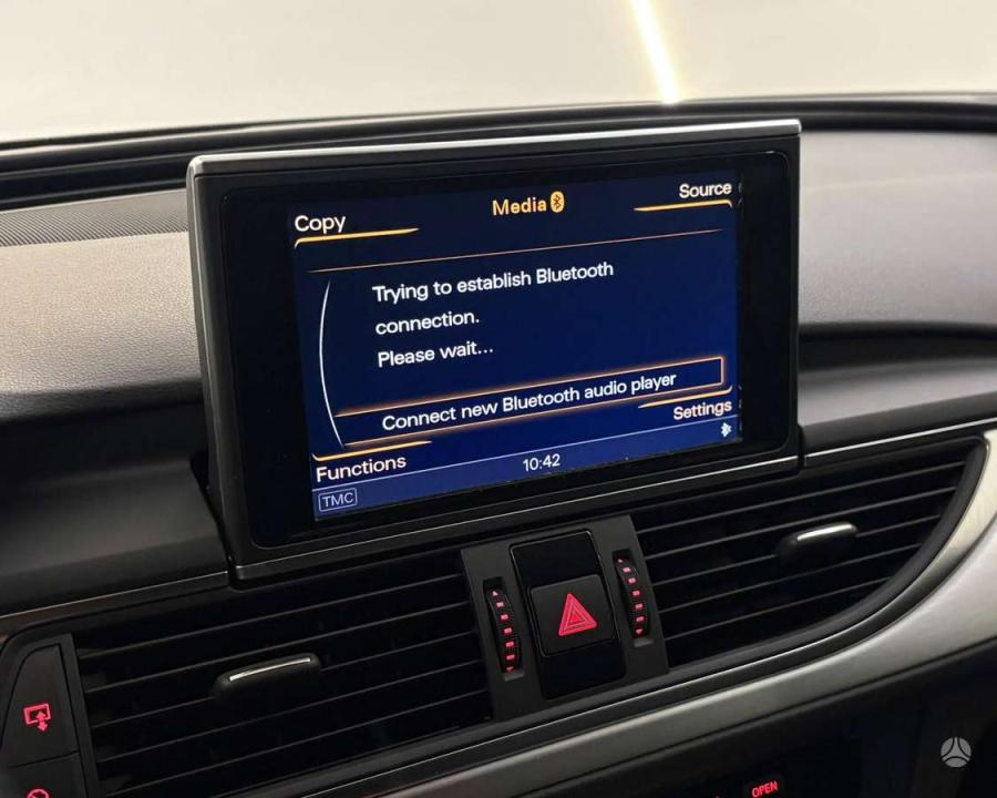 White Audi A6 2012 in Marijampole, with an engine capacity of 2.97 L and mileage of 322 thousand km for 11450 €, photo 12 on AUTOMOTO.COM.LV