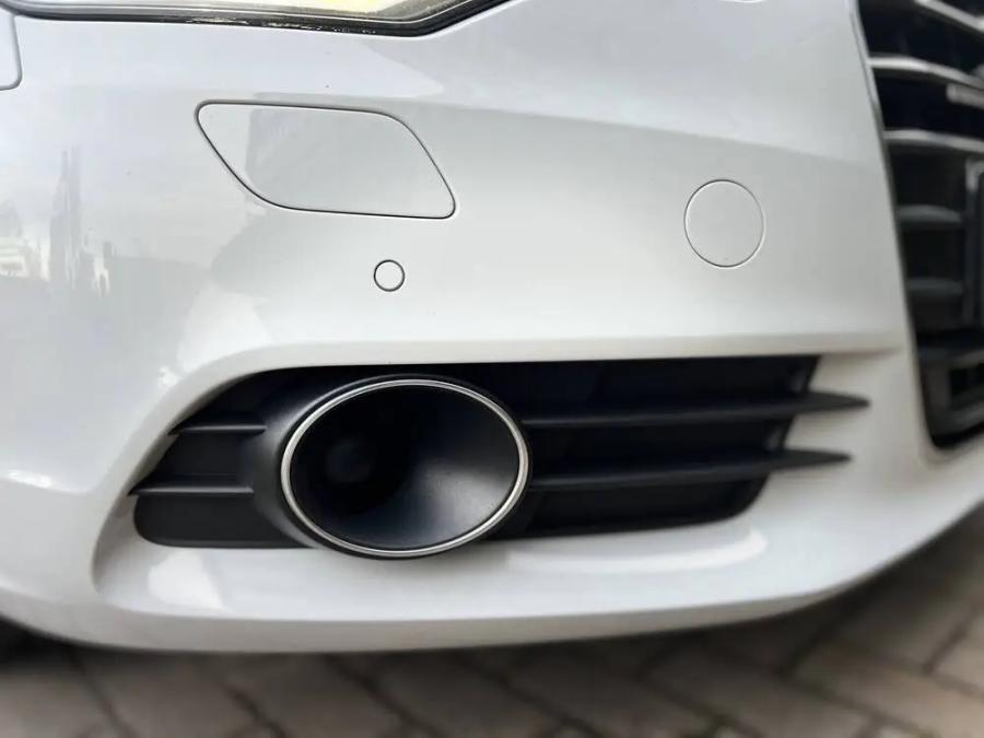 White Audi A6 2013 in Riga, with an engine capacity of 3.00 L and mileage of 249 thousand km for 11950 €, photo 12 on AUTOMOTO.COM.LV