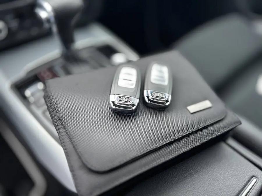 White Audi A6 2013 in Riga, with an engine capacity of 3.00 L and mileage of 249 thousand km for 11950 €, photo 39 on AUTOMOTO.COM.LV