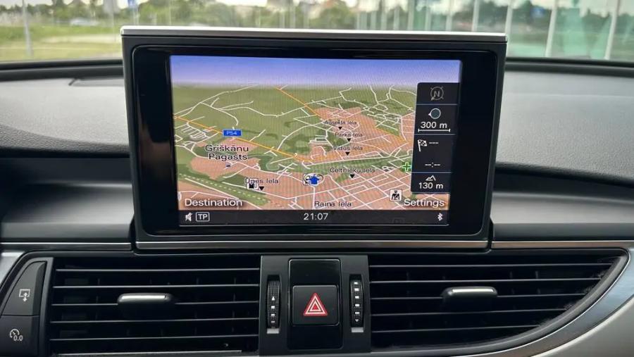 White Audi A6 2013 in Rezekne, with an engine capacity of 3.00 L and mileage of 239 thousand km for 8990 €, photo 26 on AUTOMOTO.COM.LV