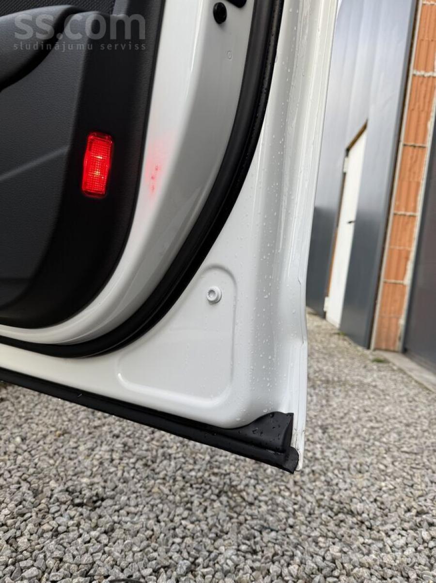 White Audi A6 2013 in Liepaja, with an engine capacity of 3.00 L and mileage of 167 thousand km for 15800 €, photo 13 on AUTOMOTO.COM.LV