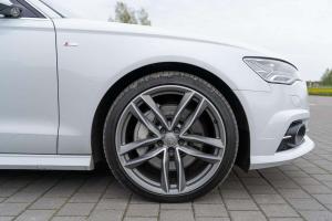 White Audi A6 2015 in Vilnius, with an engine capacity of 2.97 L and mileage of 200 thousand km for 18500 €, photo 5 on AUTOMOTO.COM.LV