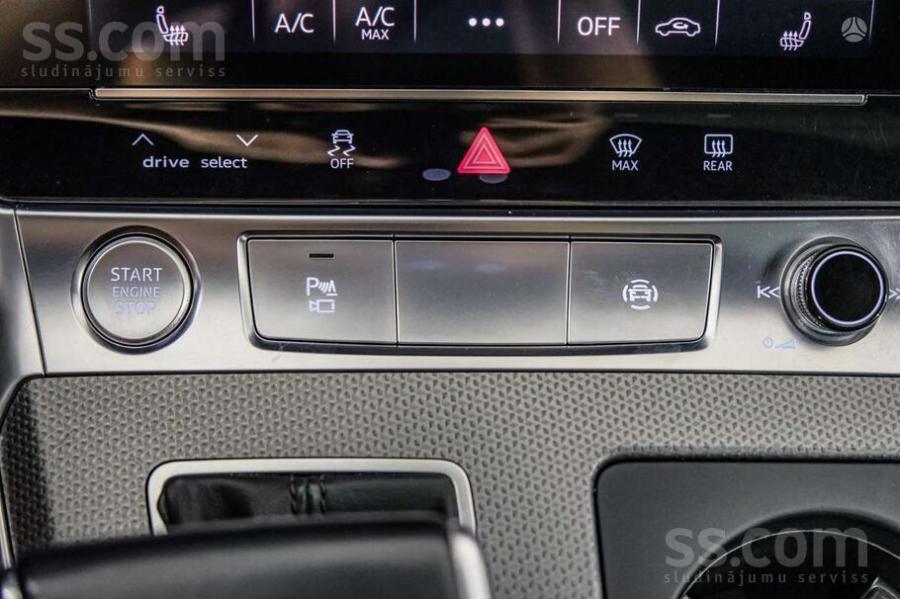 White Audi A6 2019 in Riga, with an engine capacity of 3.00 L and mileage of 234 thousand km for 32800 €, photo 26 on AUTOMOTO.COM.LV