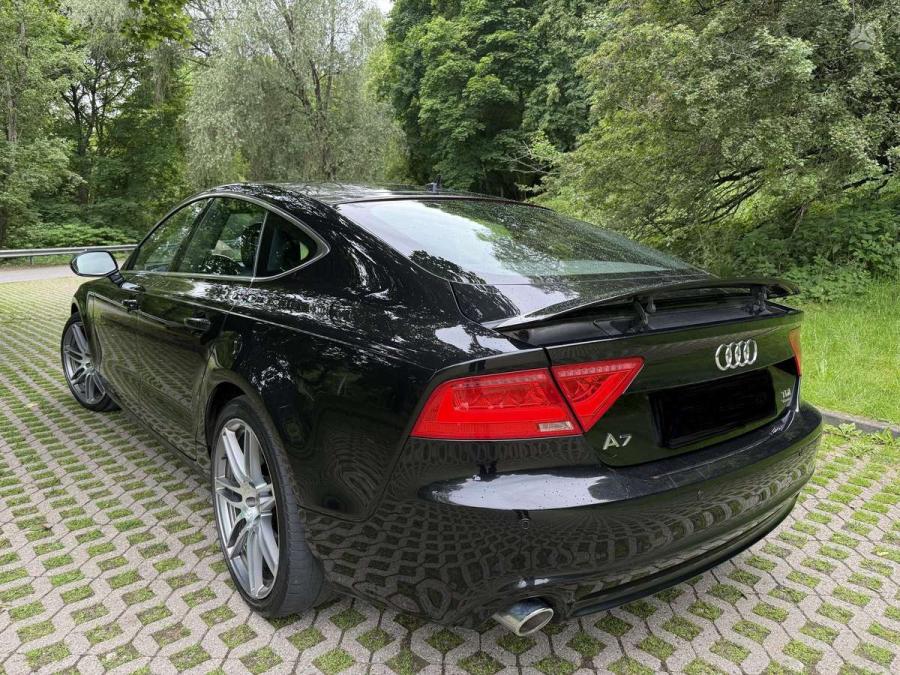 Black Audi A7 Sportback 2011 in Vilnius, with an engine capacity of 2.97 L and mileage of 295 thousand km for 10750 €, photo 38 on AUTOMOTO.COM.LV