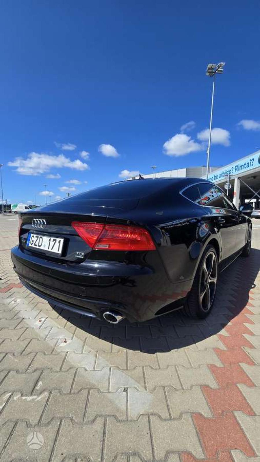 Black Audi A7 Sportback 2012 in Vilnius, with an engine capacity of 2.97 L and mileage of 235 thousand km for 12900 €, photo 5 on AUTOMOTO.COM.LV