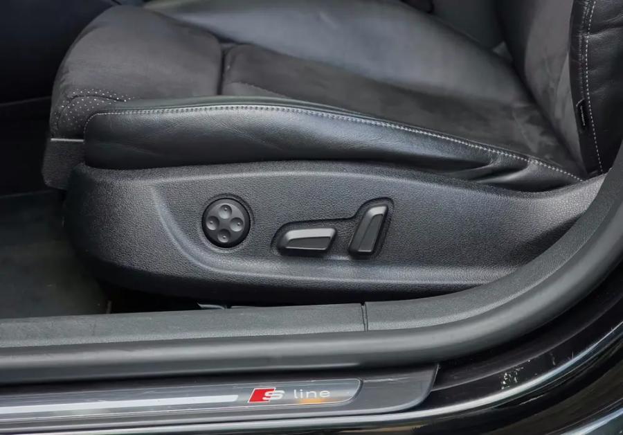 Melns Audi A7 Sportback 2013 Grobiņa, ar dzinēja tilpumu 3.00 L un nobraukumu 305 tūkst. km par 16200 €, foto 32 vietnē AUTOMOTO.COM.LV