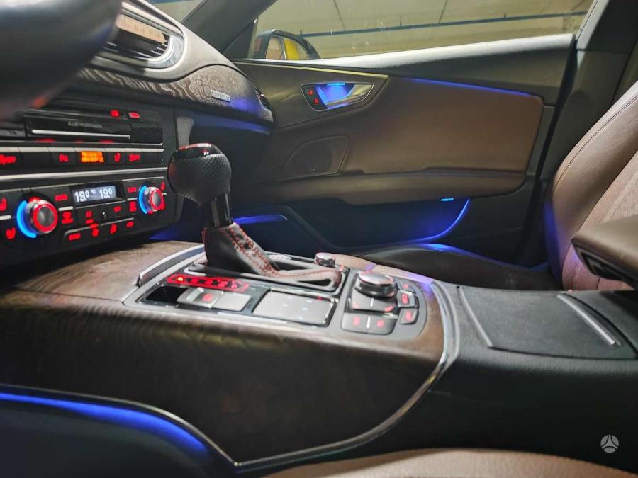 Black Audi A7 Sportback 2013 in Vilnius, with an engine capacity of 3.00 L and mileage of 218 thousand km for 14000 €, photo 13 on AUTOMOTO.COM.LV