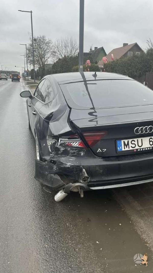 Black Audi A7 Sportback 2014 in Kaunas, with an engine capacity of 3.00 L and mileage of 200 thousand km for 8000 €, photo 2 on AUTOMOTO.COM.LV
