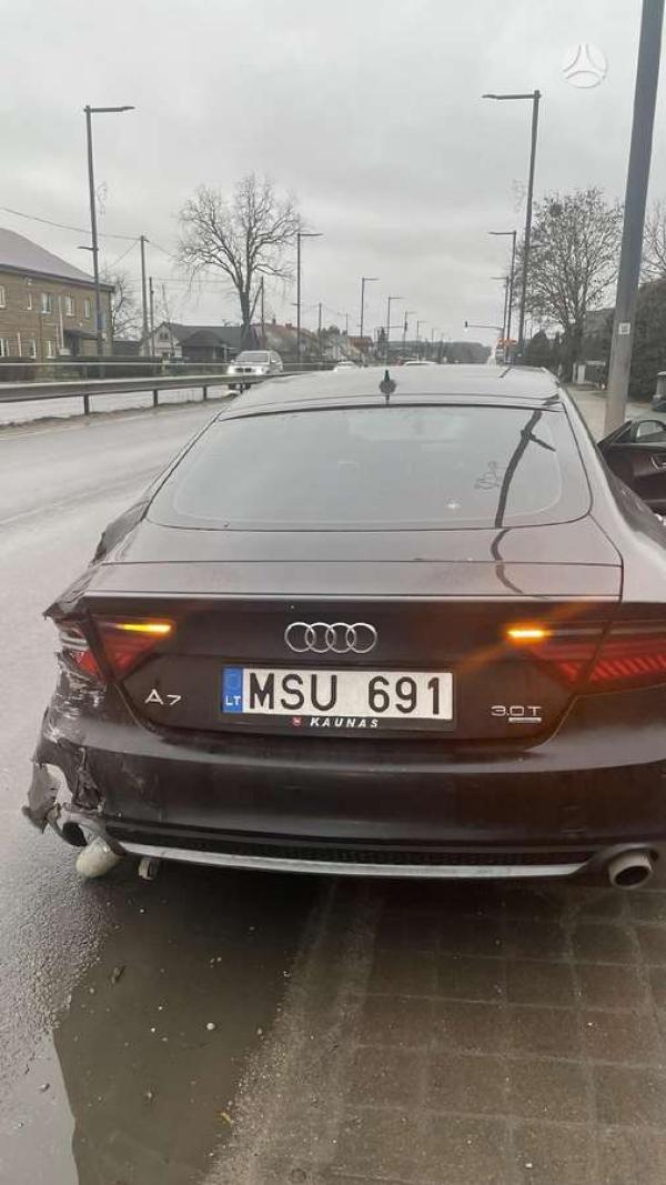 Black Audi A7 Sportback 2014 in Kaunas, with an engine capacity of 3.00 L and mileage of 200 thousand km for 8000 €, photo 3 on AUTOMOTO.COM.LV