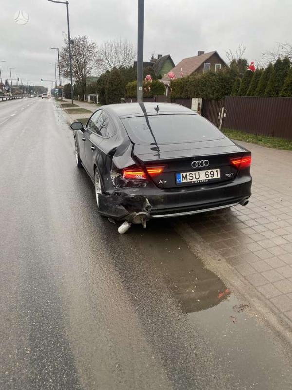 Black Audi A7 Sportback 2014 in Kaunas, with an engine capacity of 3.00 L and mileage of 200 thousand km for 8000 €, photo 10 on AUTOMOTO.COM.LV