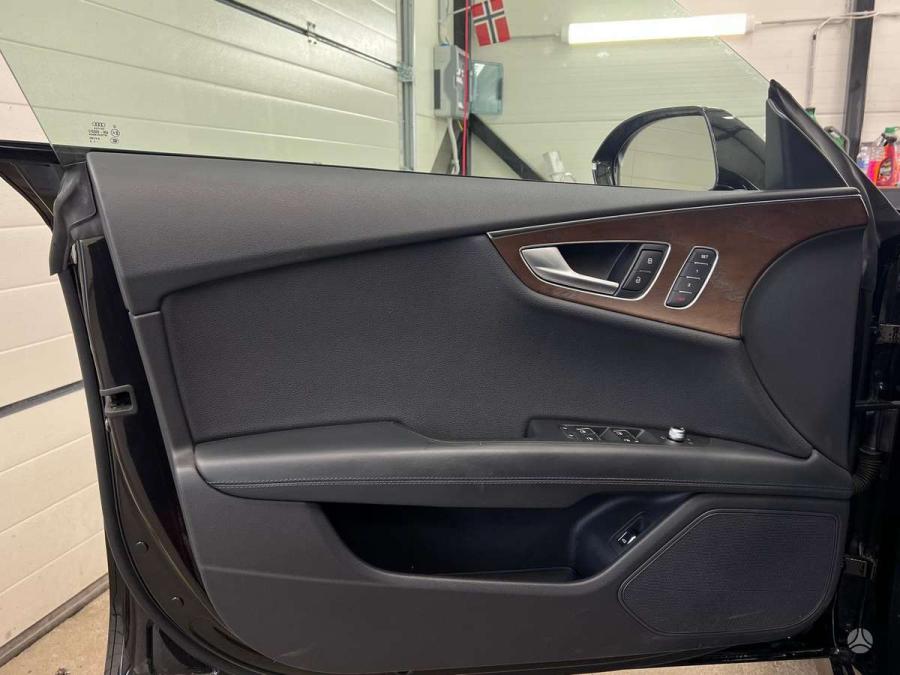 Black Audi A7 Sportback 2015 in Vilnius, with an engine capacity of 3.00 L and mileage of 144 thousand km for 17900 €, photo 12 on AUTOMOTO.COM.LV