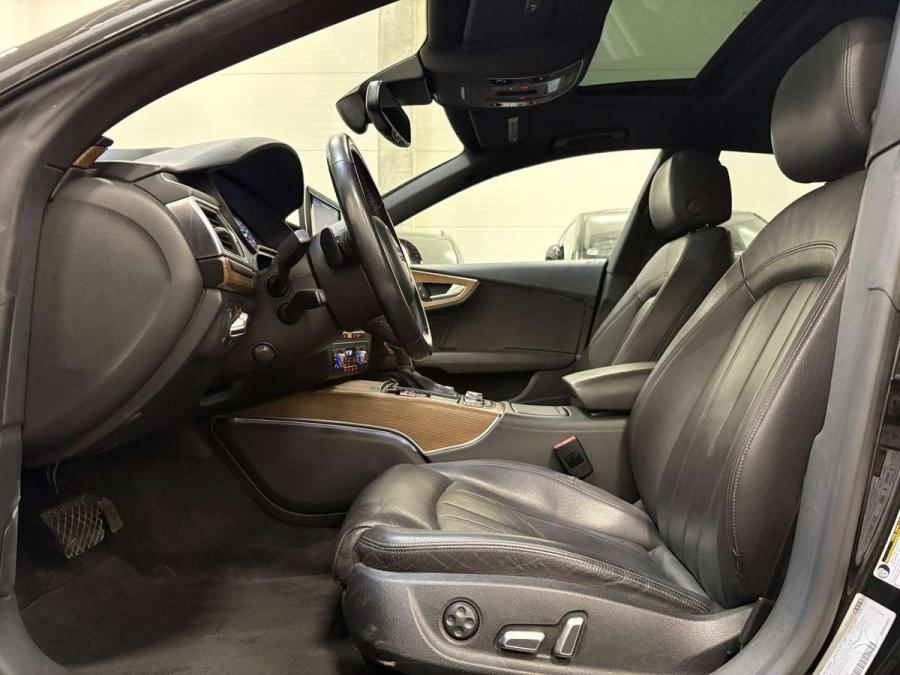 Black Audi A7 Sportback 2016 in Vilnius, with an engine capacity of 3.00 L and mileage of 201 thousand km for 18990 €, photo 16 on AUTOMOTO.COM.LV