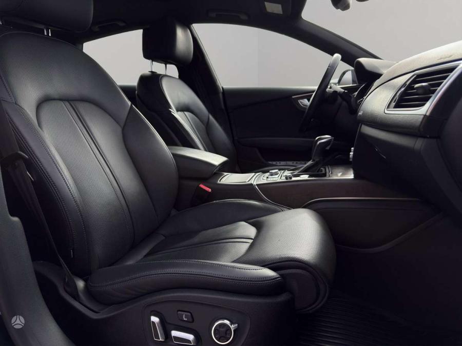 Black Audi A7 Sportback 2017 in Kaunas, with an engine capacity of 3.00 L and mileage of 219 thousand km for 19799 €, photo 9 on AUTOMOTO.COM.LV