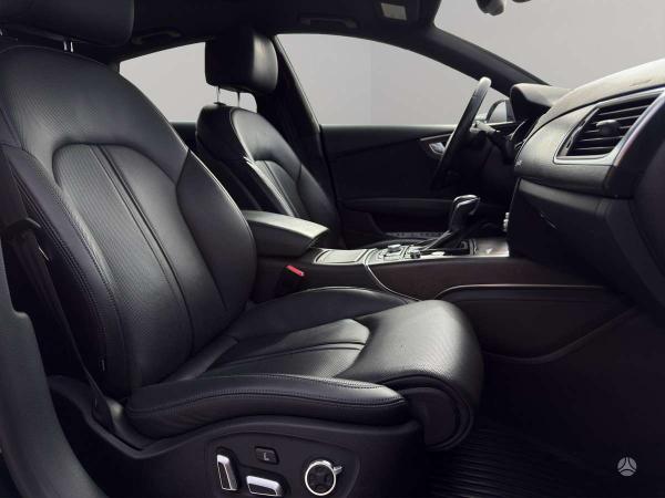 Black Audi A7 Sportback 2017 in Kaunas, with an engine capacity of 3.00 L and mileage of 219 thousand km for 18799 €, photo 8 on AUTOMOTO.COM.LV
