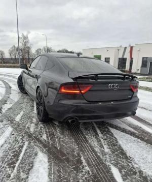 Black Audi A7 Sportback 2011 in Vilnius, with an engine capacity of 0.00 L and mileage of 291 thousand km for 7900 €, photo 4 on AUTOMOTO.COM.LV