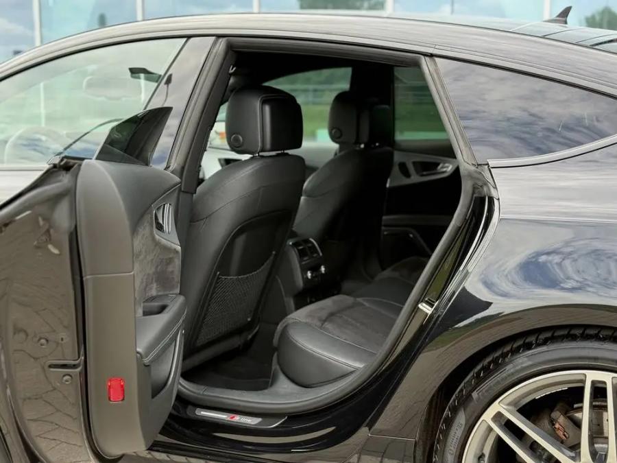 Black Audi A7 Sportback 2012 in Rezekne, with an engine capacity of 3.00 L and mileage of 229 thousand km for 14990 €, photo 16 on AUTOMOTO.COM.LV