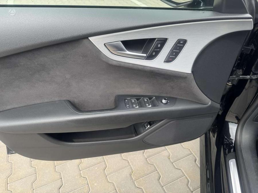 Black Audi A7 Sportback 2016 in Kaunas, with an engine capacity of 3.00 L and mileage of 261 thousand km for 16800 €, photo 32 on AUTOMOTO.COM.LV