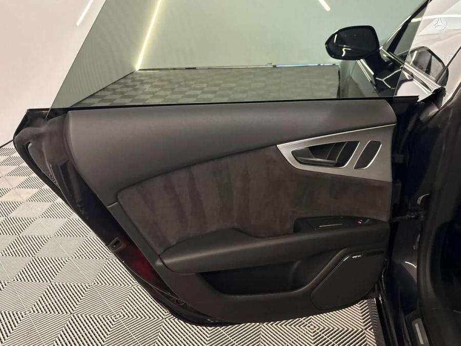 Blue Audi A7 Sportback 2015 in Marijampole, with an engine capacity of 2.97 L and mileage of 250 thousand km for 19999 €, photo 9 on AUTOMOTO.COM.LV