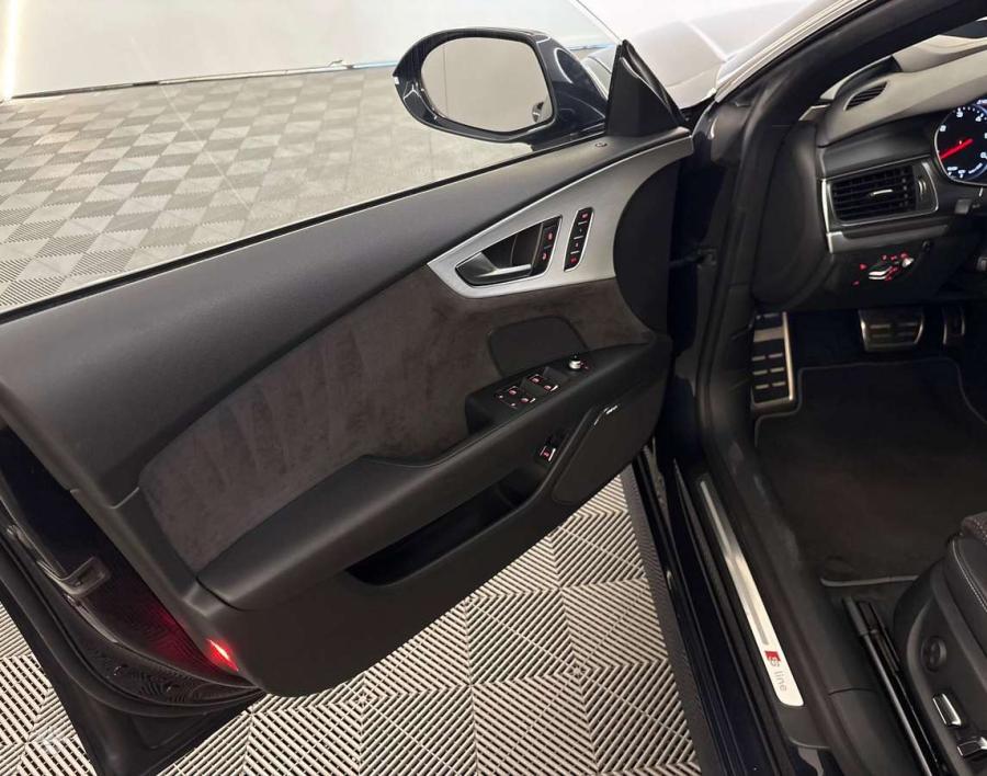 Blue Audi A7 Sportback 2015 in Marijampole, with an engine capacity of 2.97 L and mileage of 250 thousand km for 19999 €, photo 12 on AUTOMOTO.COM.LV