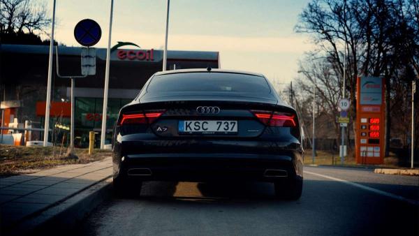 Blue Audi A7 Sportback 2015 in Vilnius, with an engine capacity of 2.97 L and mileage of 239 thousand km for 17950 €, photo 5 on AUTOMOTO.COM.LV