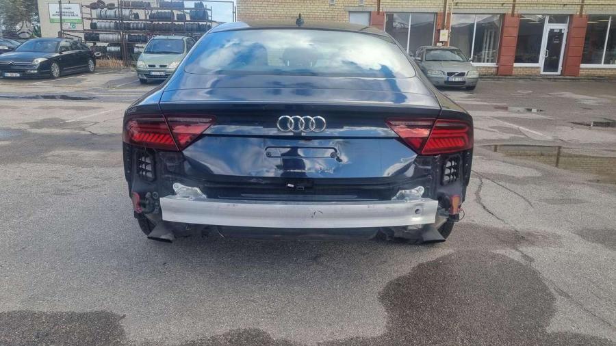 Blue Audi A7 Sportback 2016 in Siauliai, with an engine capacity of 3.00 L and mileage of 207 thousand km for 9250 €, photo 5 on AUTOMOTO.COM.LV
