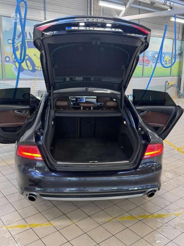 Blue Audi A7 Sportback 2017 in Vilnius, with an engine capacity of 3.00 L and mileage of 191 thousand km for 16000 €, photo 5 on AUTOMOTO.COM.LV