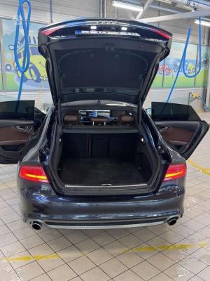 Blue Audi A7 Sportback 2017 in Vilnius, with an engine capacity of 3.00 L and mileage of 191 thousand km for 16000 €, photo 6 on AUTOMOTO.COM.LV