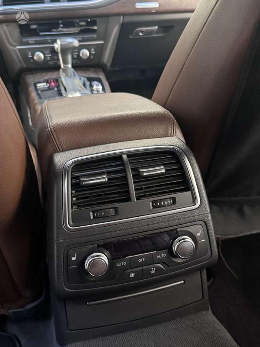 Blue Audi A7 Sportback 2017 in Vilnius, with an engine capacity of 3.00 L and mileage of 191 thousand km for 16000 €, photo 12 on AUTOMOTO.COM.LV