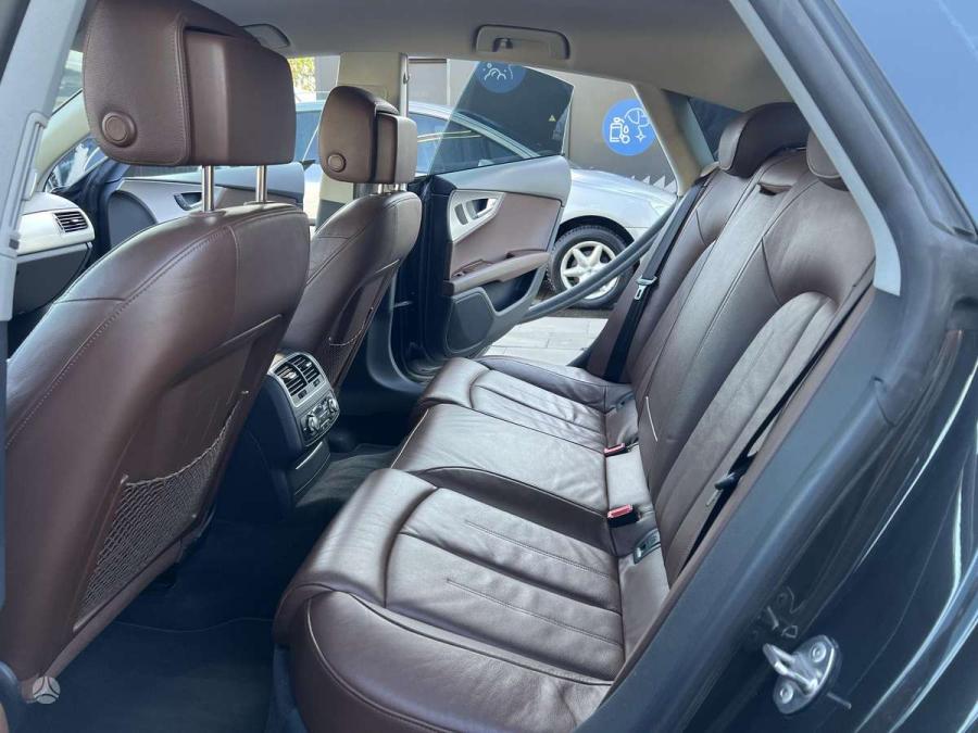 Brown Audi A7 Sportback 2011 in Vilnius, with an engine capacity of 3.00 L and mileage of 350 thousand km for 8800 €, photo 33 on AUTOMOTO.COM.LV