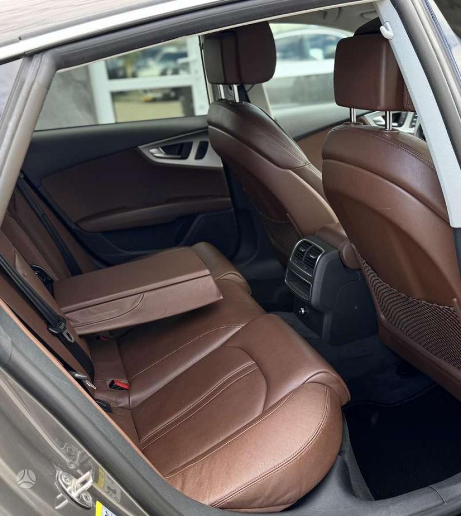 Brown Audi A7 Sportback 2011 in Radviliskis, with an engine capacity of 3.00 L and mileage of 270 thousand km for 11250 €, photo 30 on AUTOMOTO.COM.LV
