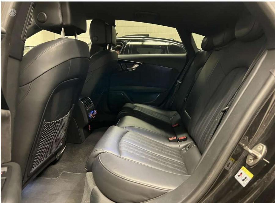 Brown Audi A7 Sportback 2017 in Trakai, with an engine capacity of 1.80 L and mileage of 194 thousand km for 17500 €, photo 14 on AUTOMOTO.COM.LV