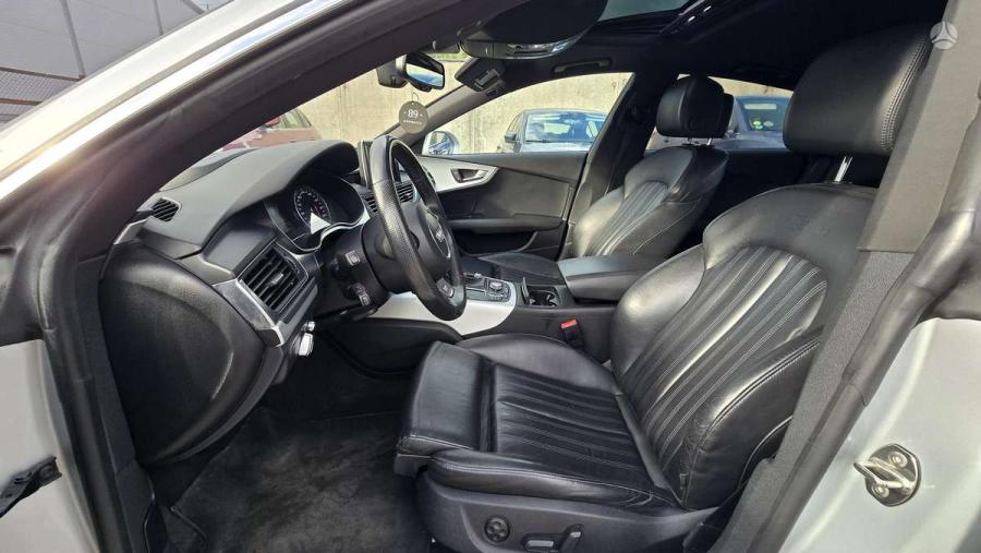 Grey Audi A7 Sportback 2011 in Kaunas, with an engine capacity of 3.00 L and mileage of 258 thousand km for 11500 €, photo 9 on AUTOMOTO.COM.LV