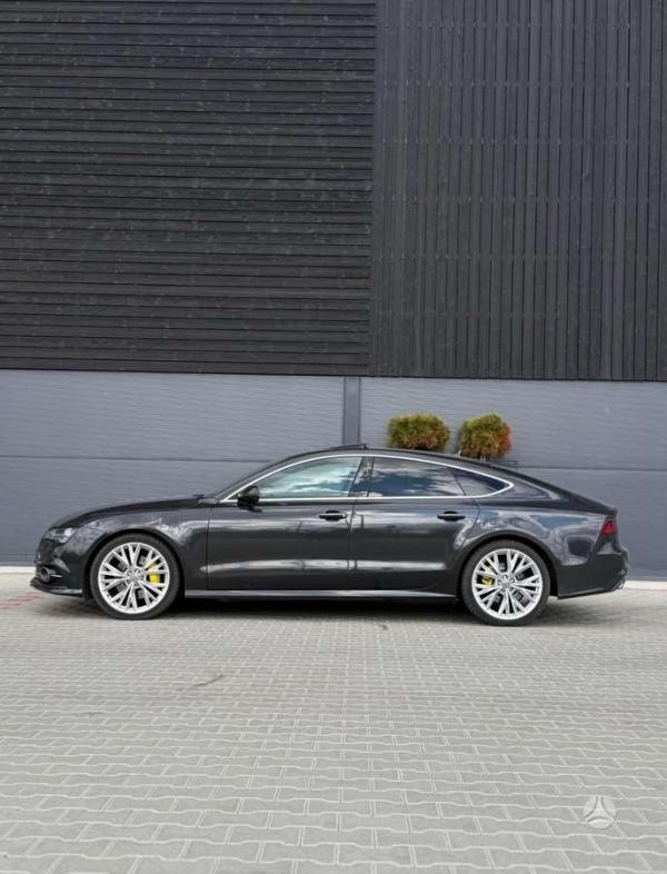 Grey Audi A7 Sportback 2015 in Vilnius, with an engine capacity of 2.97 L and mileage of 275 thousand km for 8900 €, photo 4 on AUTOMOTO.COM.LV