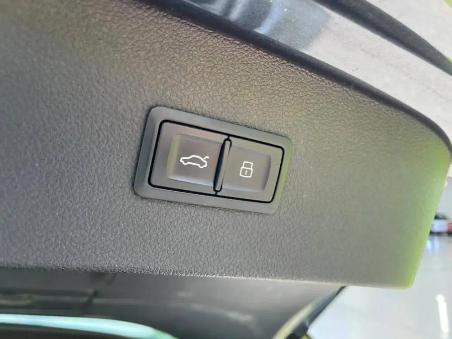 Grey Audi A7 Sportback 2016 in Jurmala, with an engine capacity of 2.00 L and mileage of 218 thousand km for 18950 €, photo 20 on AUTOMOTO.COM.LV