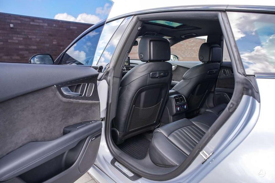 Grey Audi A7 Sportback 2016 in Marijampole, with an engine capacity of 2.97 L and mileage of 199 thousand km for 24950 €, photo 41 on AUTOMOTO.COM.LV