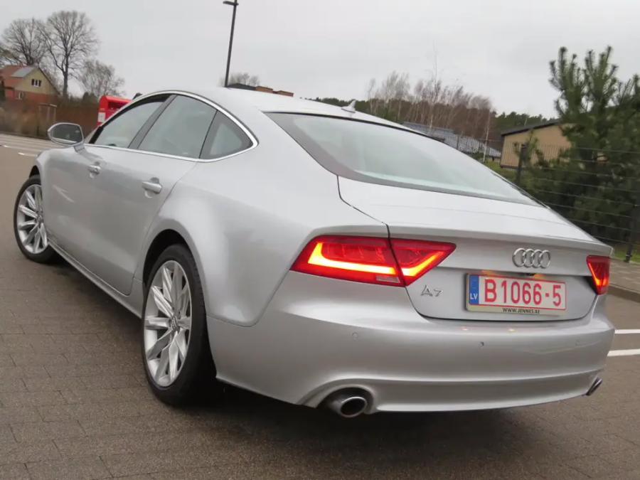 Pelēks Audi A7 Sportback 2011 Rīga, ar dzinēja tilpumu 3.00 L un nobraukumu 260 tūkst. km par 11450 €, foto 4 vietnē AUTOMOTO.COM.LV