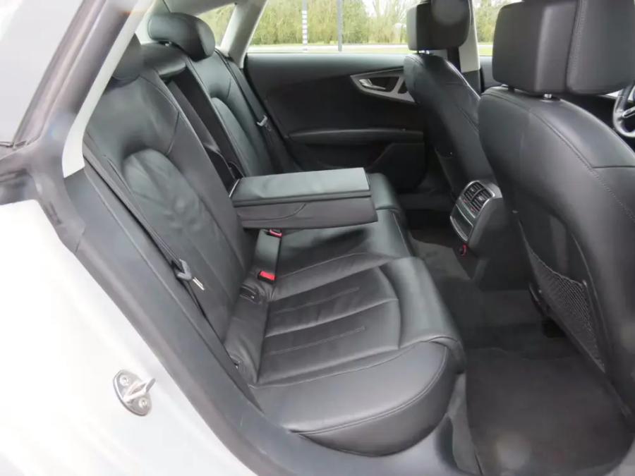Pelēks Audi A7 Sportback 2011 Rīga, ar dzinēja tilpumu 3.00 L un nobraukumu 260 tūkst. km par 11450 €, foto 15 vietnē AUTOMOTO.COM.LV