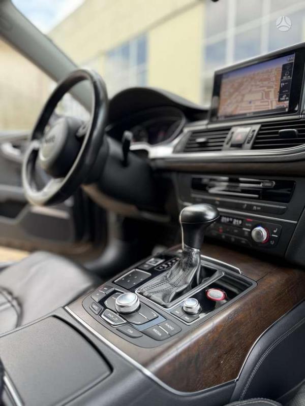 Grey Audi A7 Sportback 2011 in Vilnius, with an engine capacity of 3.00 L and mileage of 235 thousand km for 14800 €, photo 10 on AUTOMOTO.COM.LV