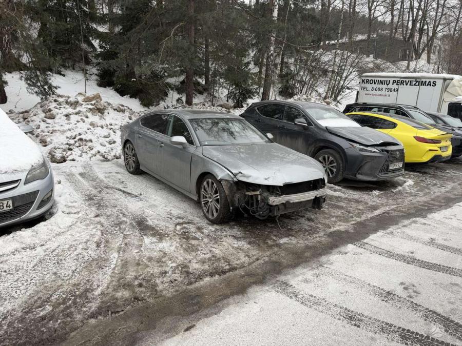 Grey Audi A7 Sportback 2012 in Vilnius, with an engine capacity of 3.00 L and mileage of 368 thousand km for 5300 €, photo 2 on AUTOMOTO.COM.LV