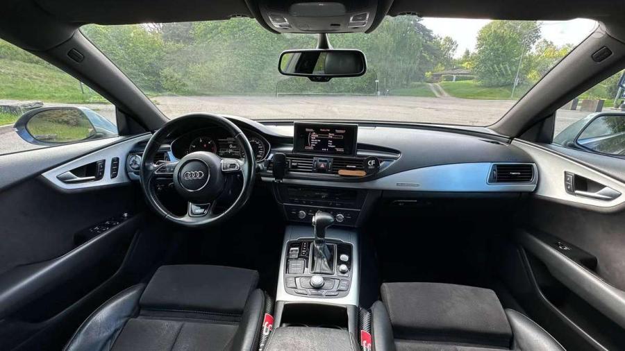 Grey Audi A7 Sportback 2012 in Siauliai, with an engine capacity of 3.00 L and mileage of 318 thousand km for 11300 €, photo 8 on AUTOMOTO.COM.LV