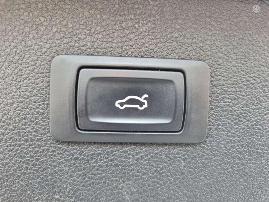 Grey Audi A7 Sportback 2012 in Siauliai, with an engine capacity of 3.00 L and mileage of 318 thousand km for 11300 €, photo 13 on AUTOMOTO.COM.LV