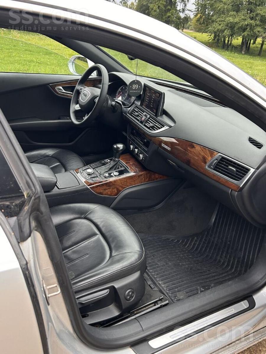 Grey Audi A7 Sportback 2010 in Riga, with an engine capacity of 3.00 L and mileage of 328 thousand km for 7650 €, photo 4 on AUTOMOTO.COM.LV
